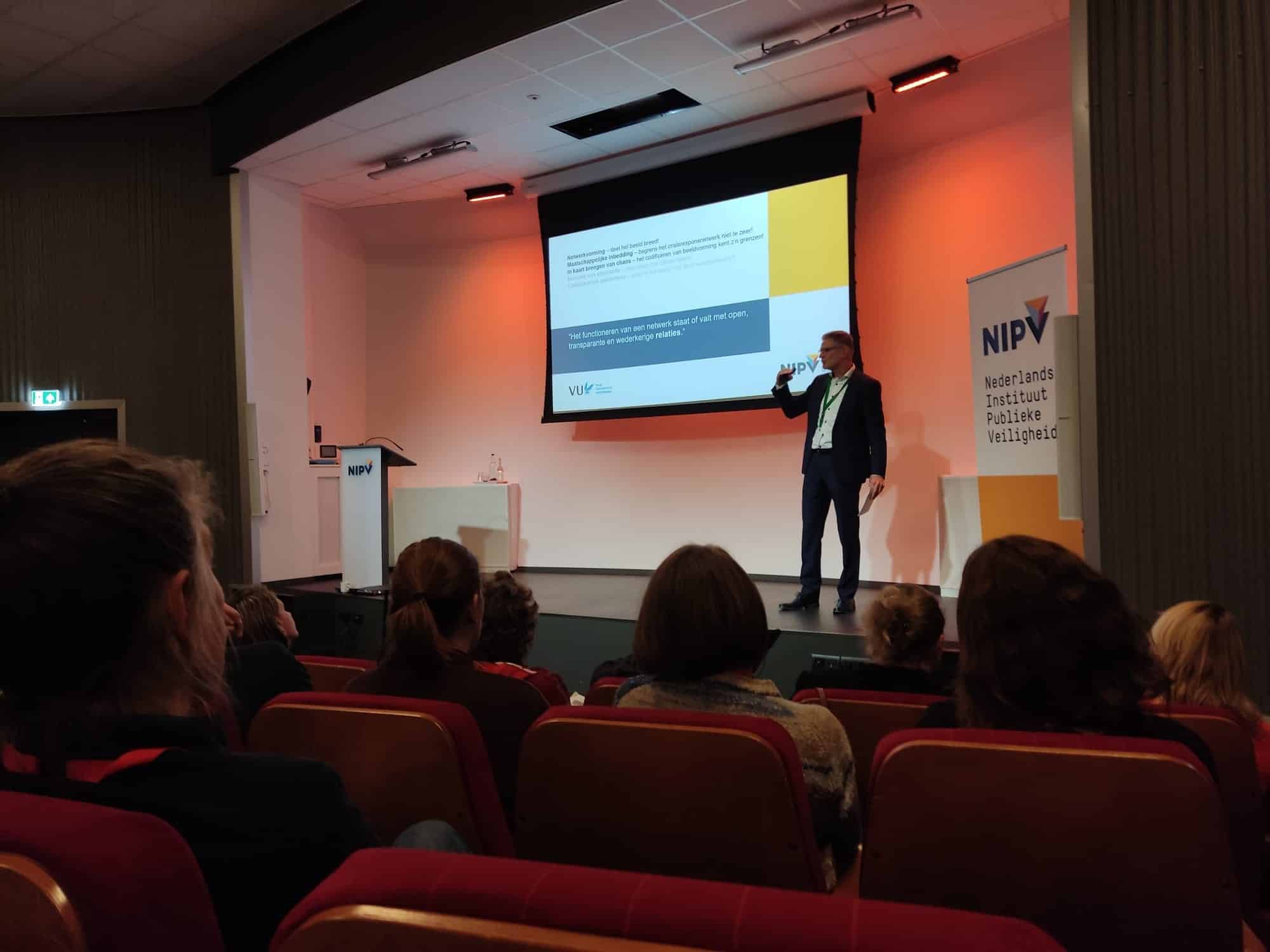 Proefschrift en Praktijk - Nederlands Instituut Publieke Veiligheid