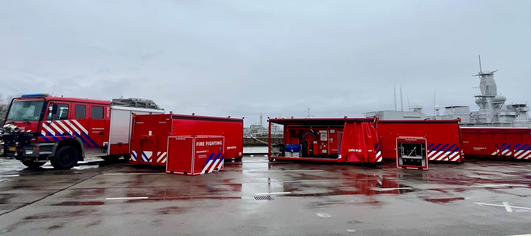 Drie bluswaterpompen van het NIPV naar Marinekazernes in het Caribisch ...