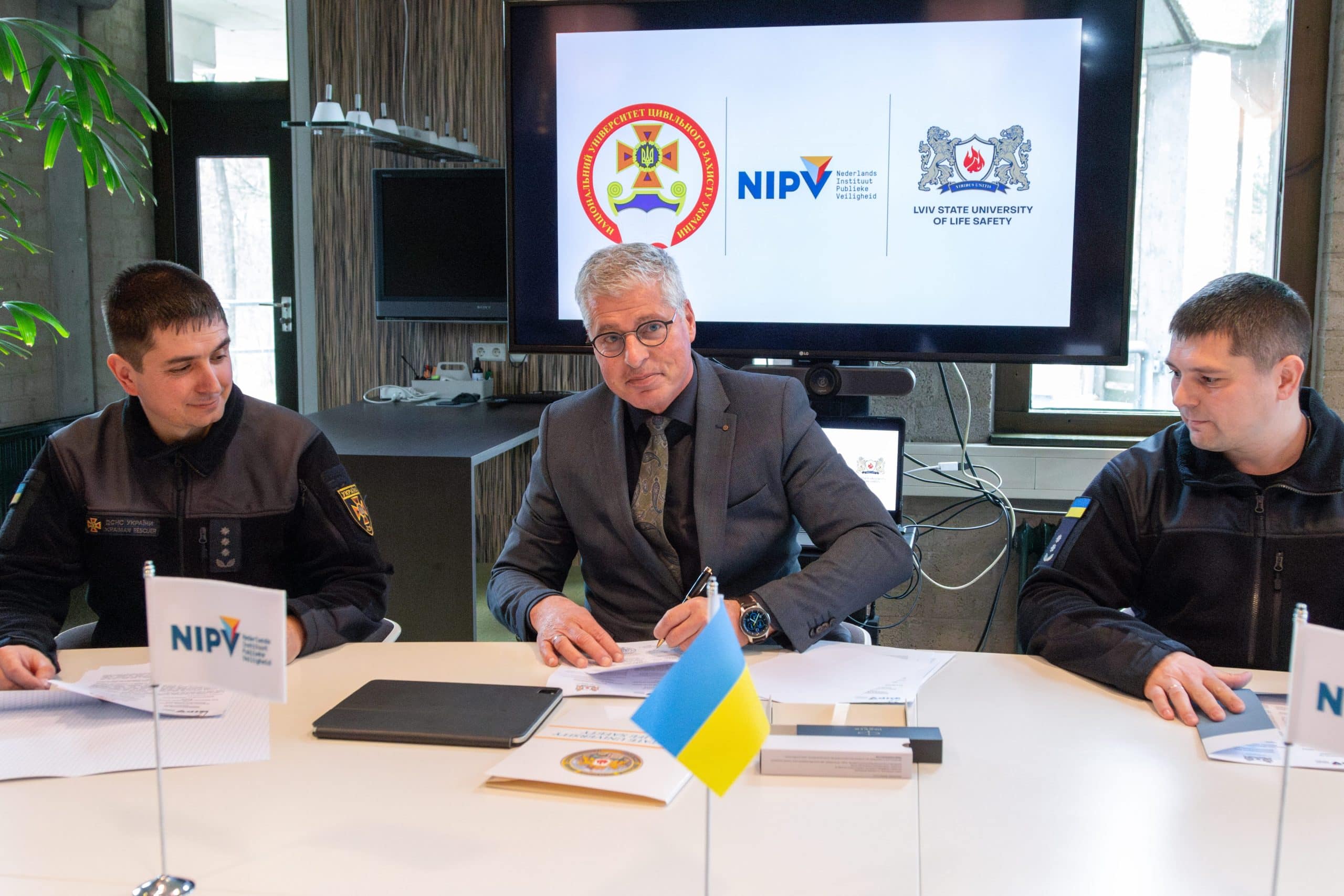 Oekraïense universiteiten van Lviv en Charkov en NIPV gaan samenwerken ...